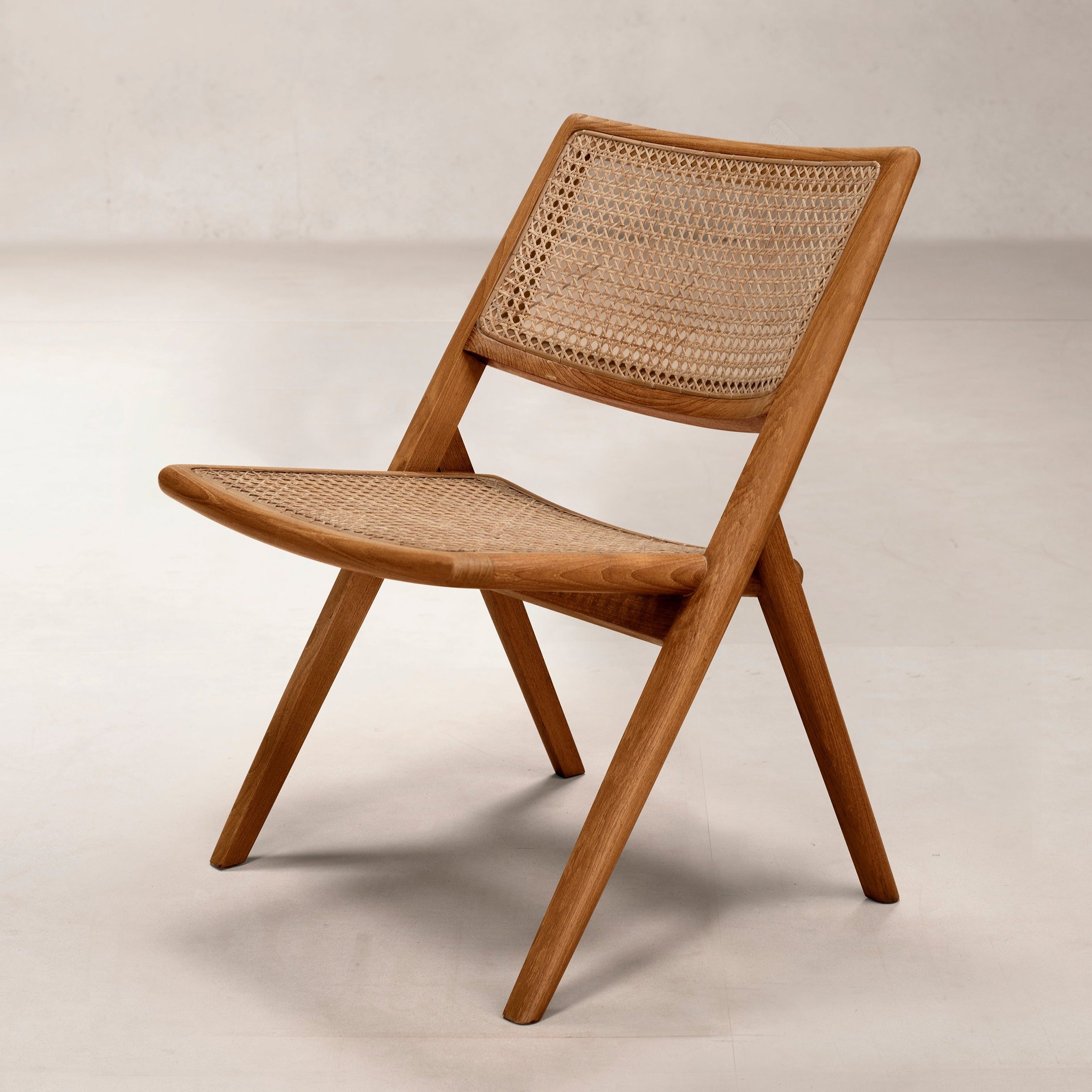 Muṅgāru Gallery Chair | Phantom Hands | Le Mill