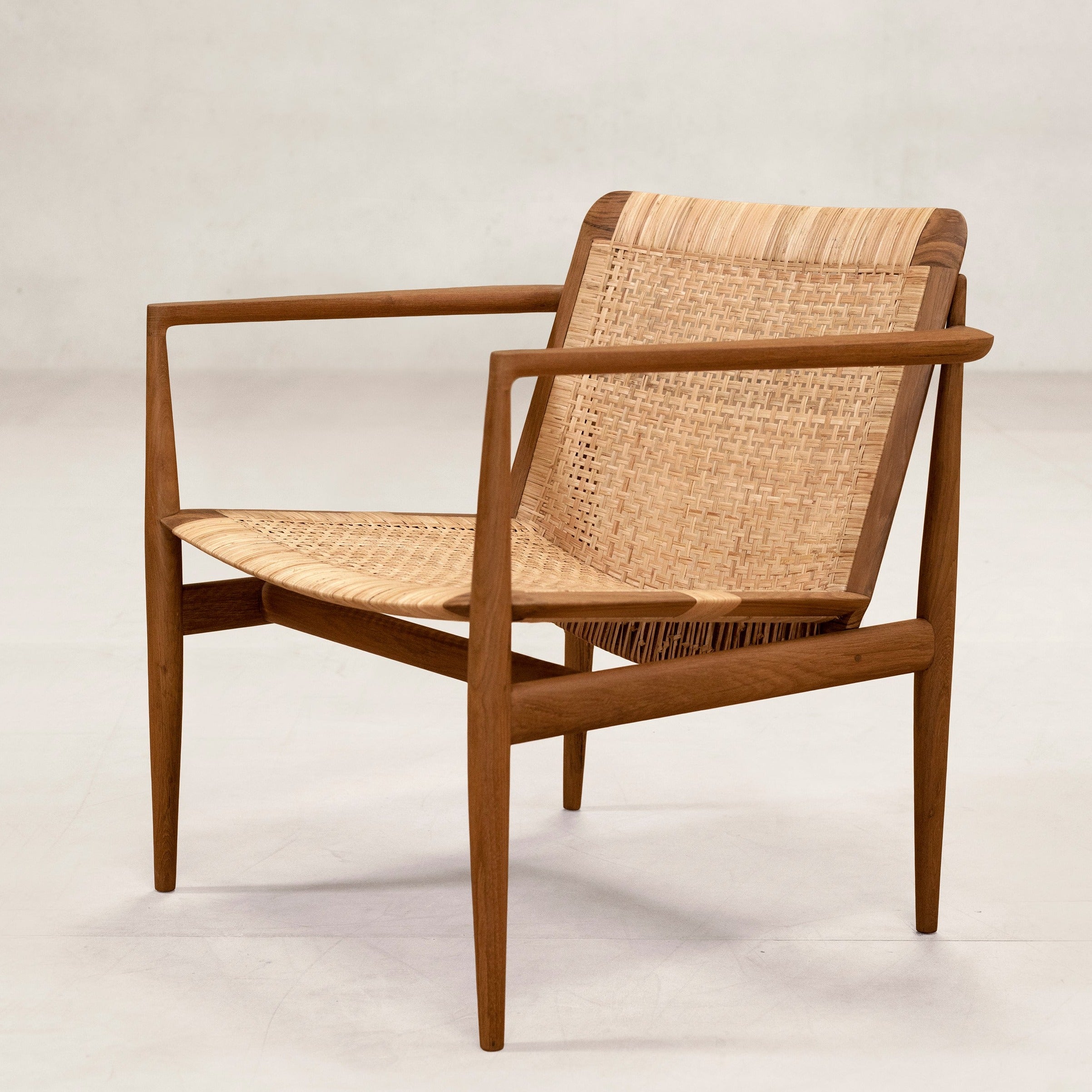 Tangāli Modular Chairs | Phantom Hands | Le Mill